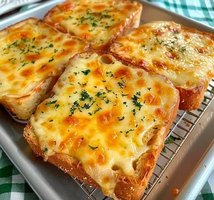 Toast with melted cheese from Texas. – Best Recipes